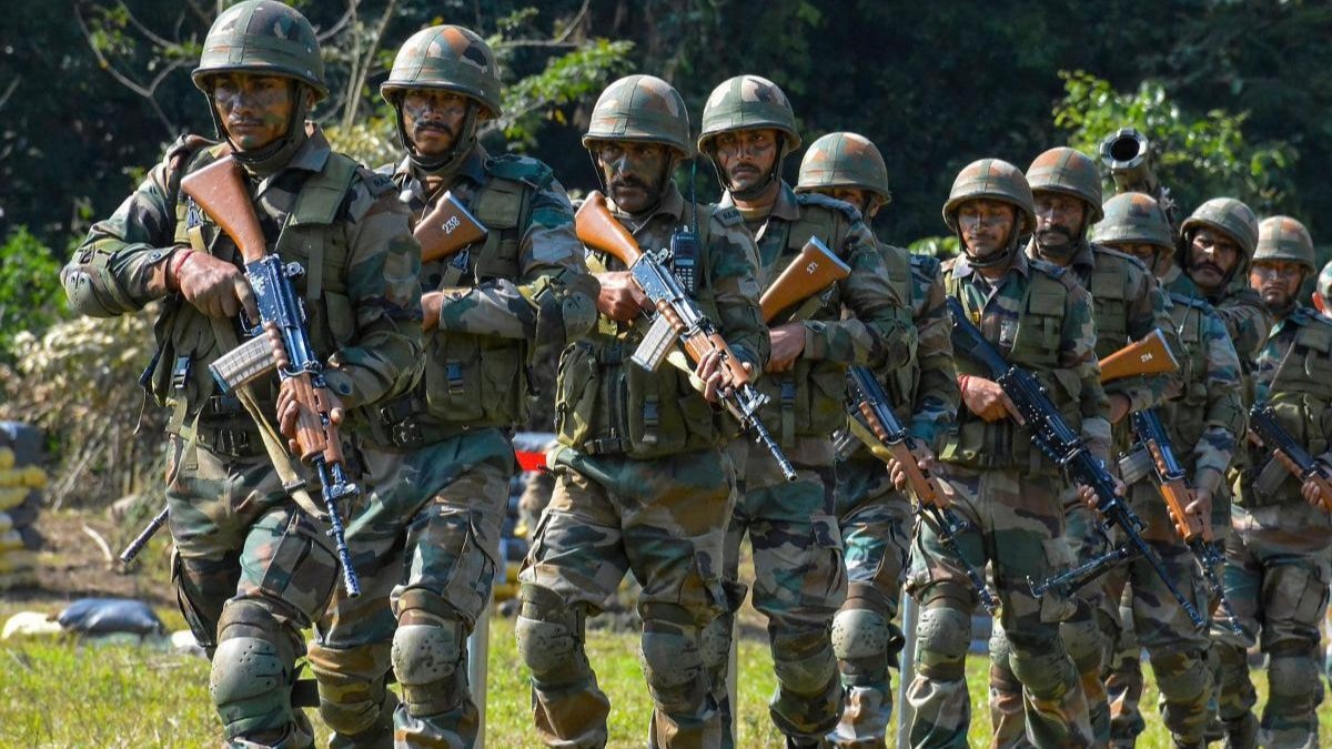 15 Armymen awarded Sena Medal in operations on Army Day