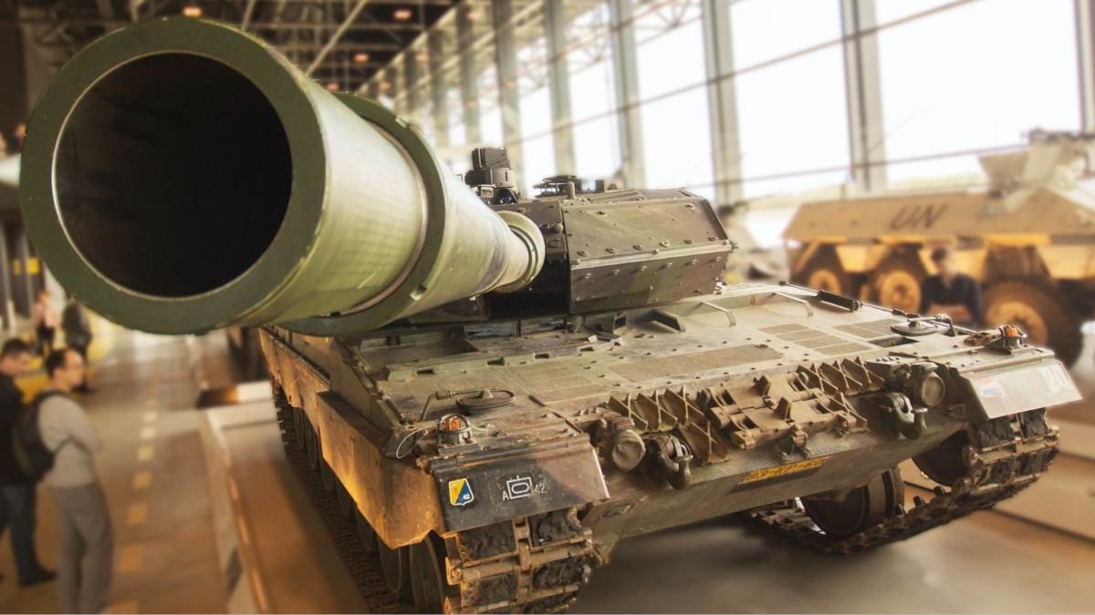 How Battle Tanks Are Operated?