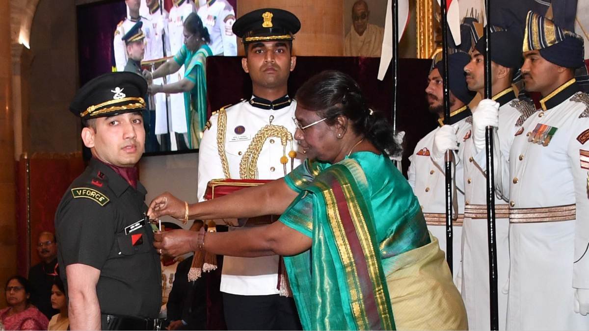President Confers 37 Gallantry Awards